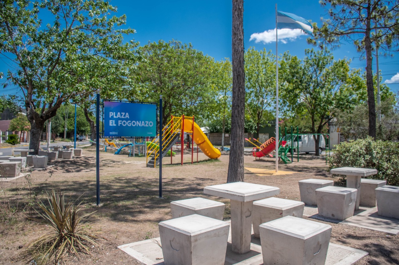 MORENO MUNICIPIO - CONTINÚAN LAS OBRAS EN LAS PLAZAS DEL MUNICIPIO