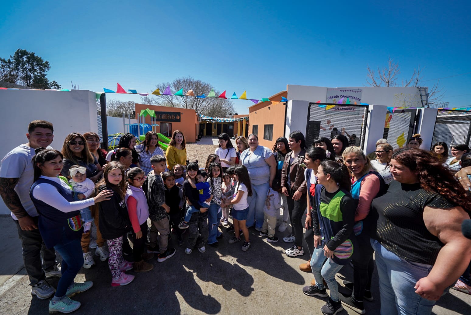 MORENO MUNICIPIO - Mariel Fernández inauguró plazas y obras educativas en Cuartel V