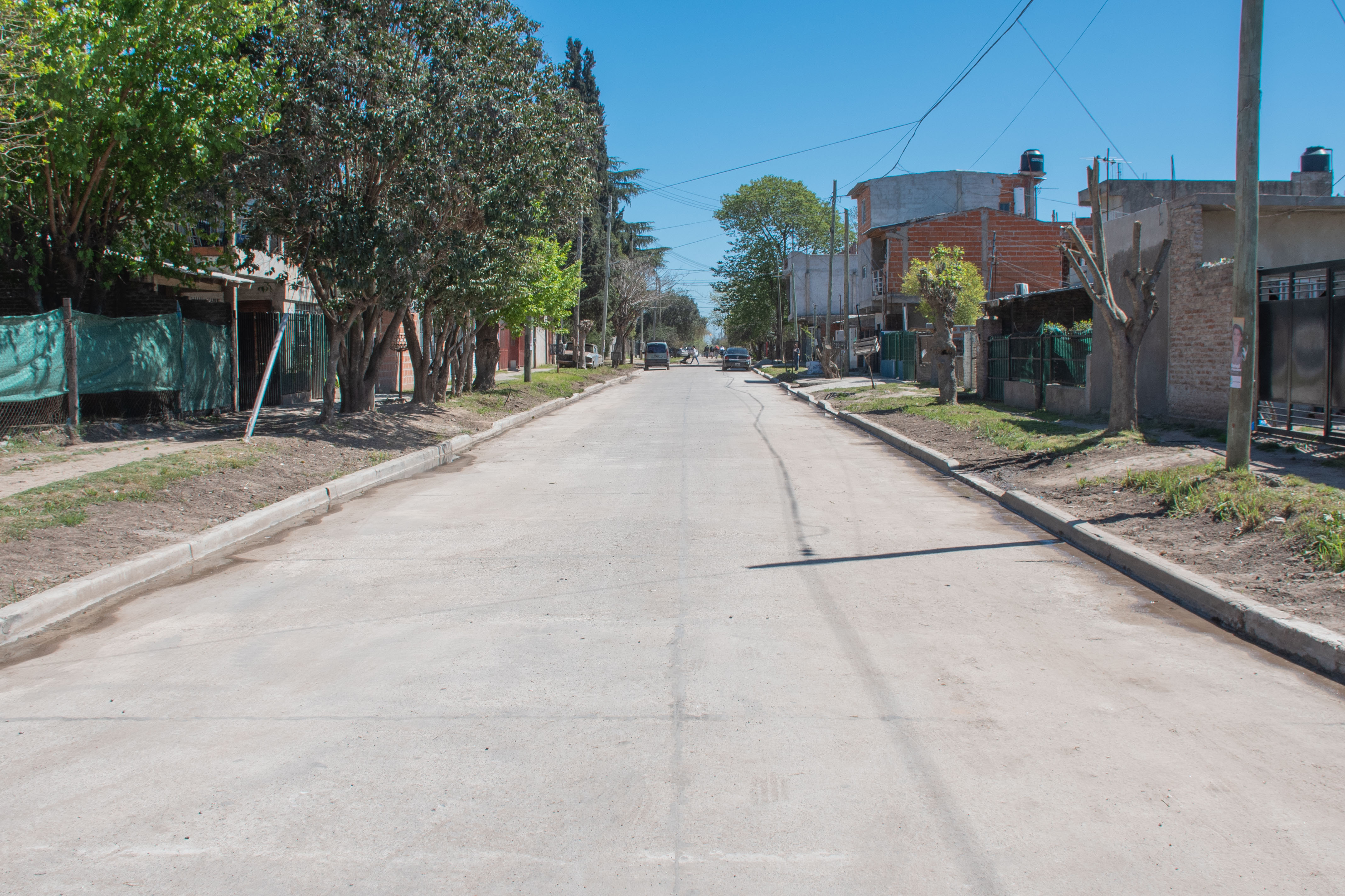 MORENO MUNICIPIO - Mariel Fernández recorrió el barrio Lomas de Moreno ...